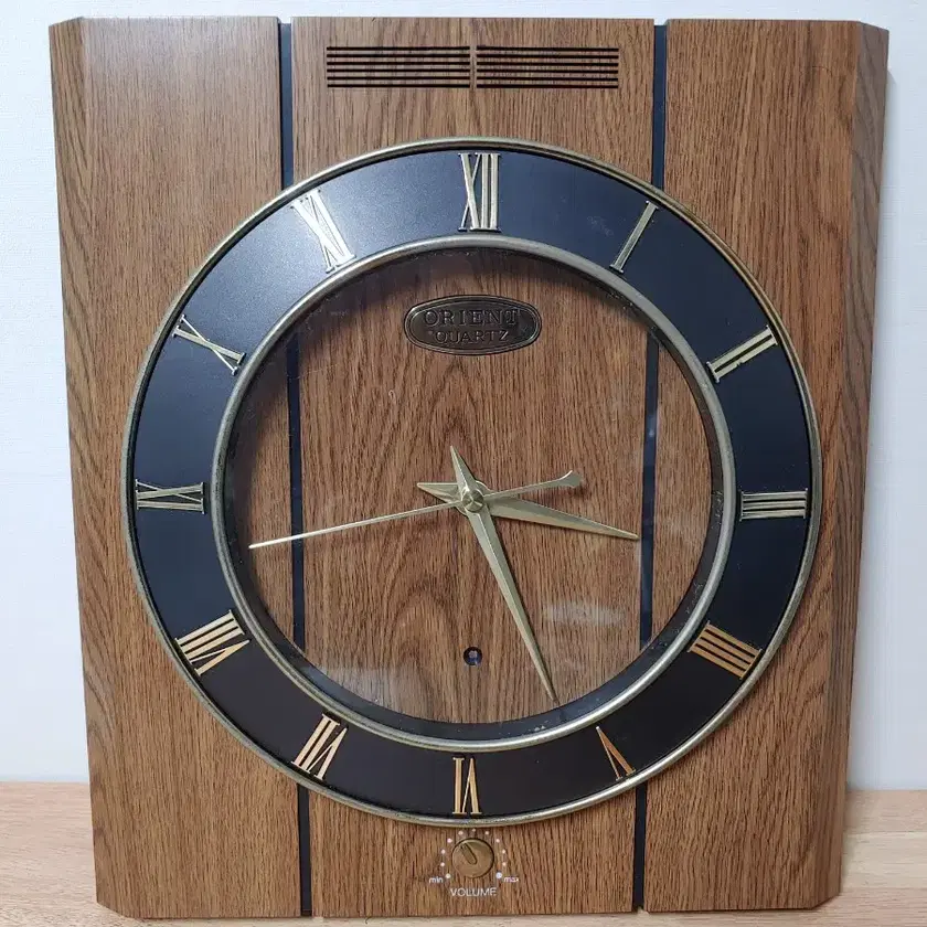 Orient wall clock on Bunjang Global Site.