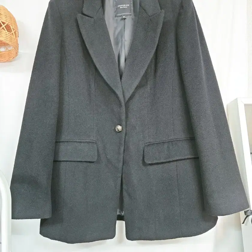 Program jacket on Bunjang Global Site.