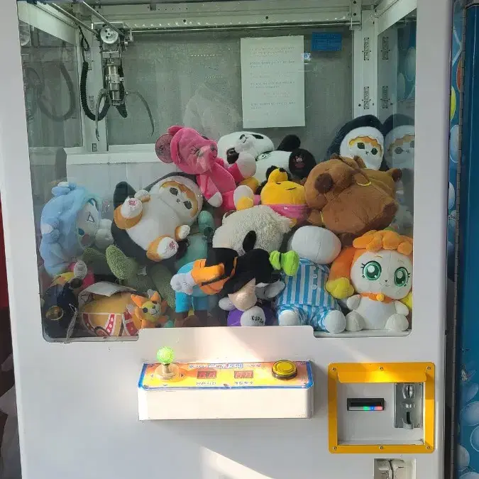 Smile Toy's doll vending machine for sale on Bunjang Global Site.