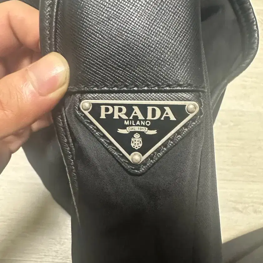 PRADA | 프라다 프라다 메신저백 on Bunjang Global Site.