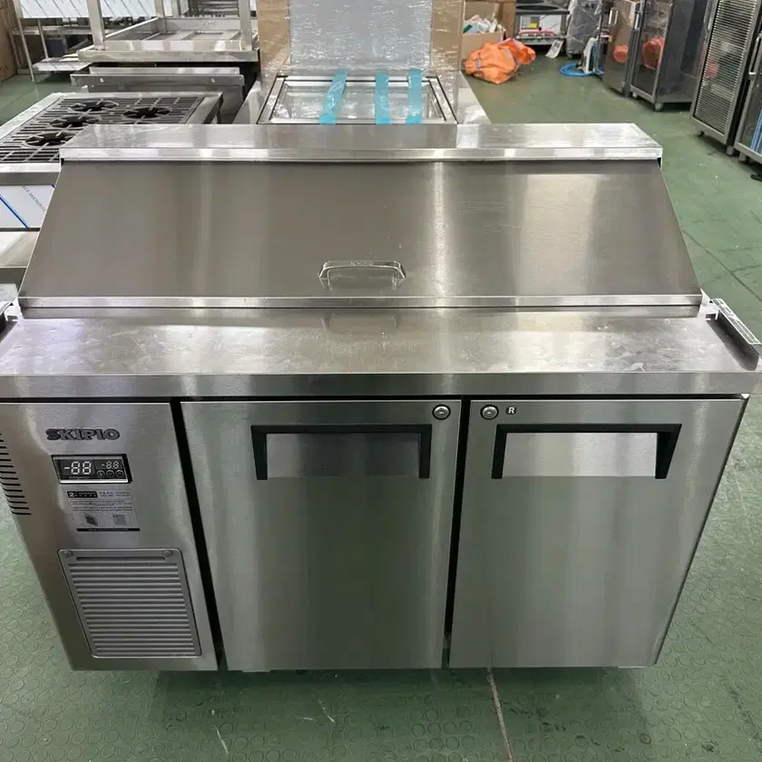 Skipper Oven-freezer 1200 Salad refrigerator Topping refrigerator Side ...