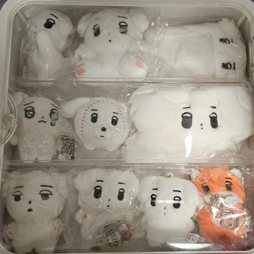 Jikjik Mingdeok's uniform, Panjik's, Yeojeok's, etc. Winter goods bulk ...