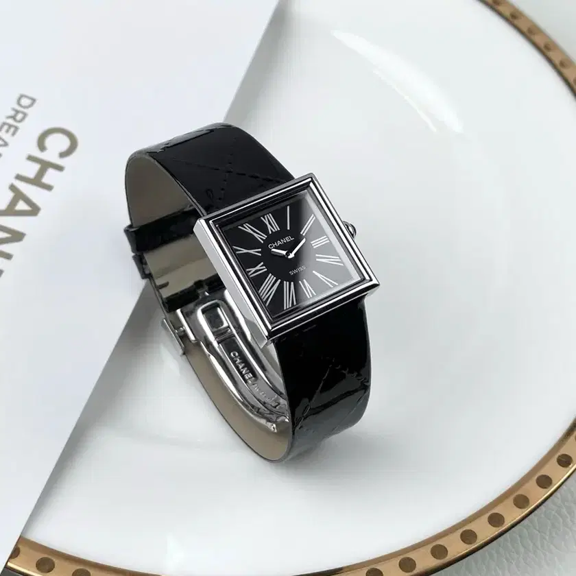 CHANEL | 샤넬 CHANEL Mademoiselle Lady watch on Bunjang Global Site.