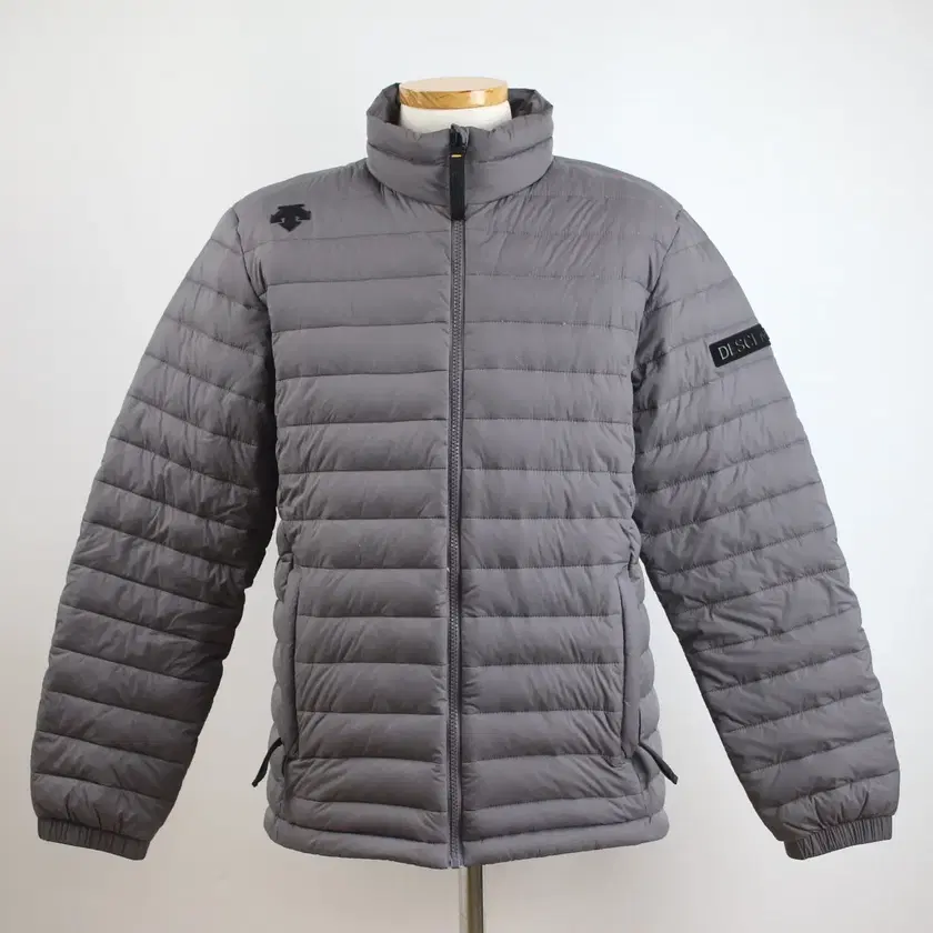 DESCENTE | 데상트 DESCENTE Lightweight Goose Down Padding Size 100 on Bunjang Global Site.