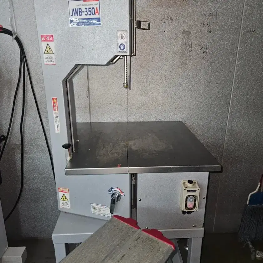 23 year old 350 fracture machine jiwoo newer. In excellent condition on ...