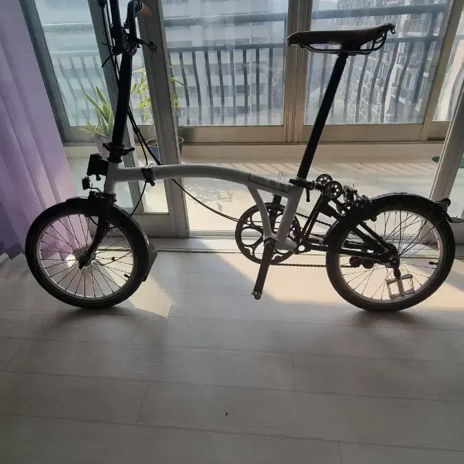 BROMPTON | 브롬톤 Brompton White on Bunjang Global Site.