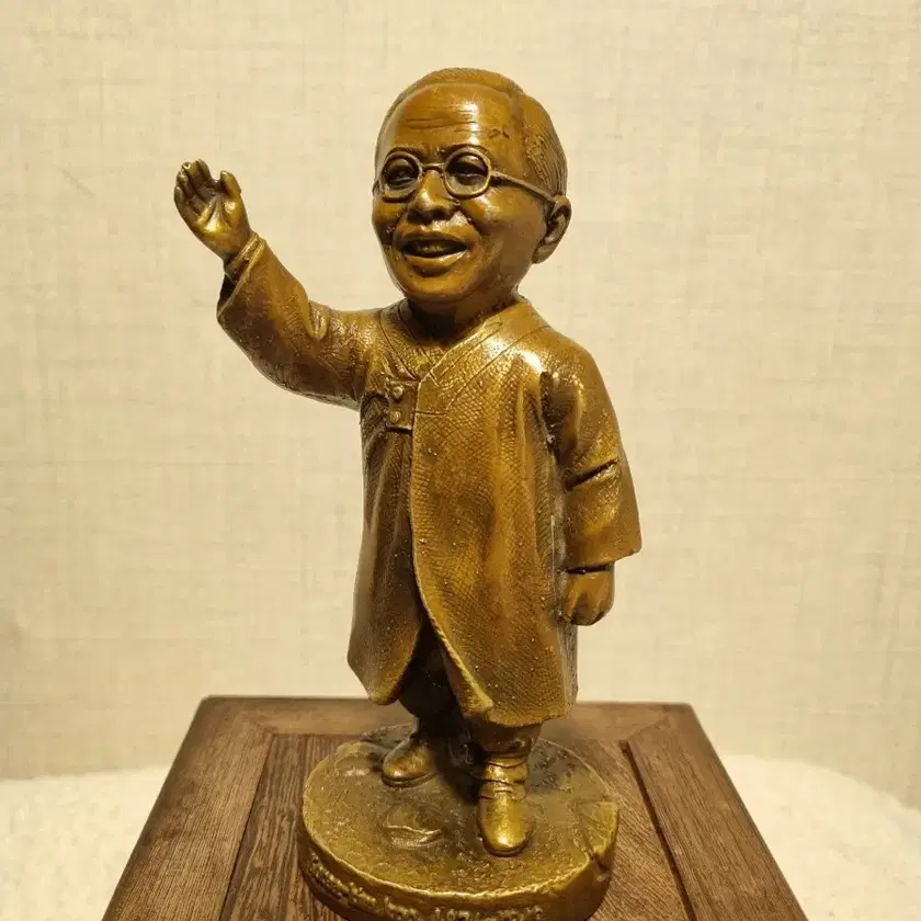 (Bronze) Mini statue of Baekbeom Kim Koo - Height 15cm on Bunjang ...