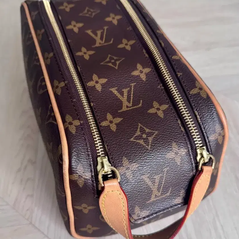 LOUIS VUITTON | 루이비통 Louis Vuitton help kit #루이비통,#리모와,#에르메스,#고야드,#프라다 ...