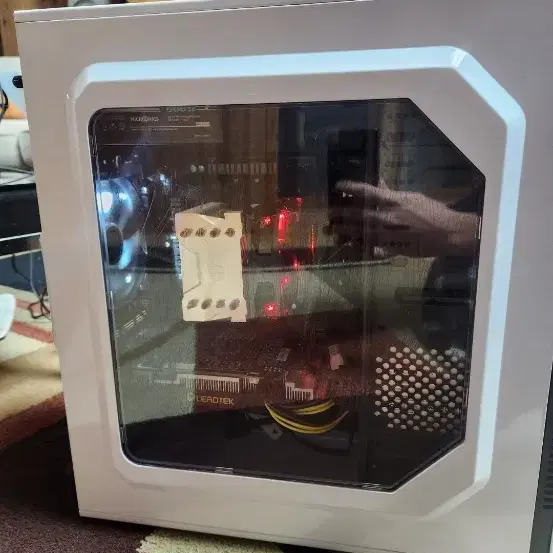 We sell computer bodies. on Bunjang Global Site.