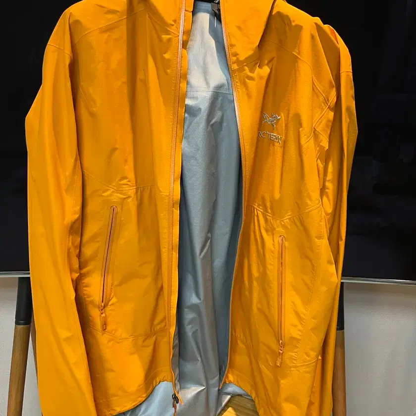 ARC'TERYX | 아크테릭스 Arcteryx Beta XL on Bunjang Global Site.