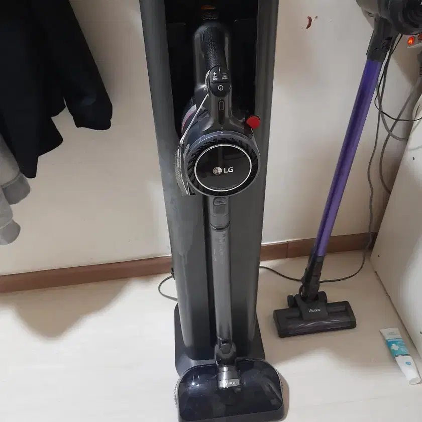 LG | LG전자 LG Cord Zero A9S All-in-One Tower Wireless Vacuum Cleaner on Bunjang Global Site.