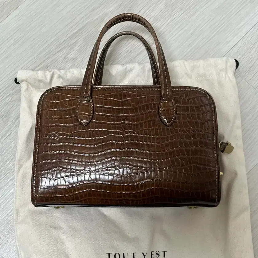 Two-tone Locke Back Crocker Brown Mini on Bunjang Global Site.