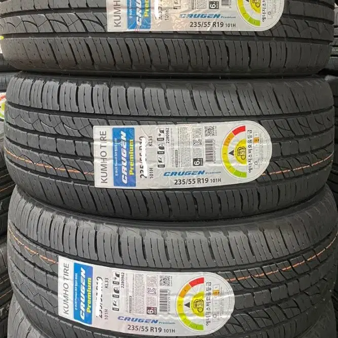 [Sell] New, used Kumho Cruzen KL33 255/55/18 tires on Bunjang Global Site.