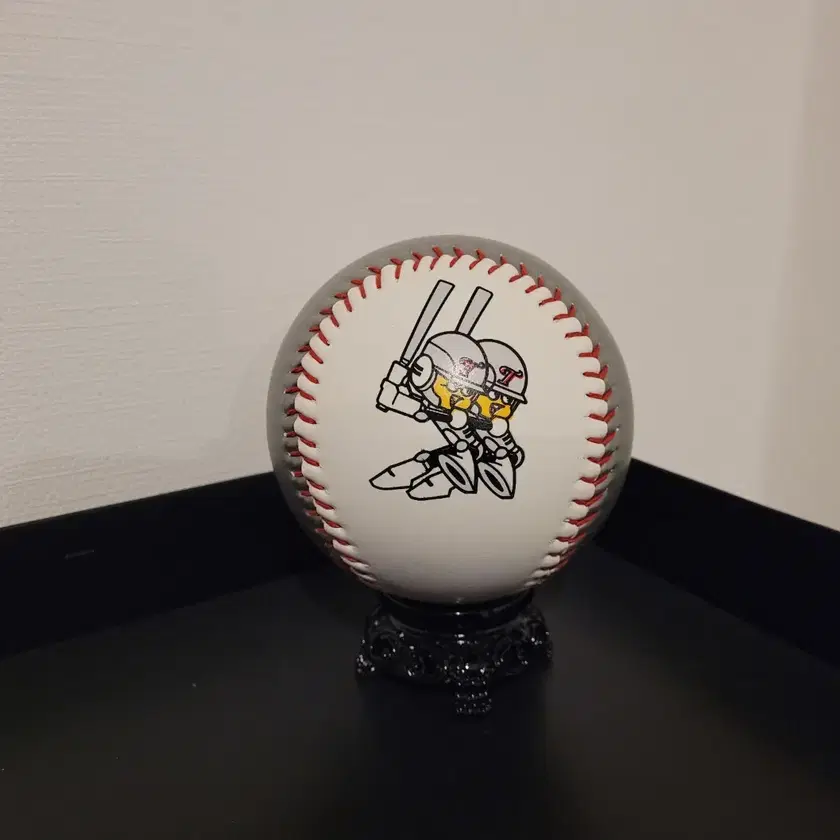 LG Twins silver two-tone medium-sized ball #LG트윈스,#투톤볼,#중형구,#야구공 on ...