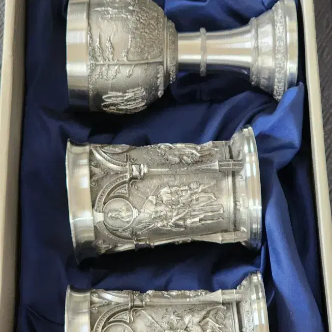 Set of tin cups on Bunjang Global Site.