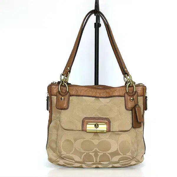 COACH | 코치 Coach Beige Signature Square Shoulder Bag #코치가방 on Bunjang ...