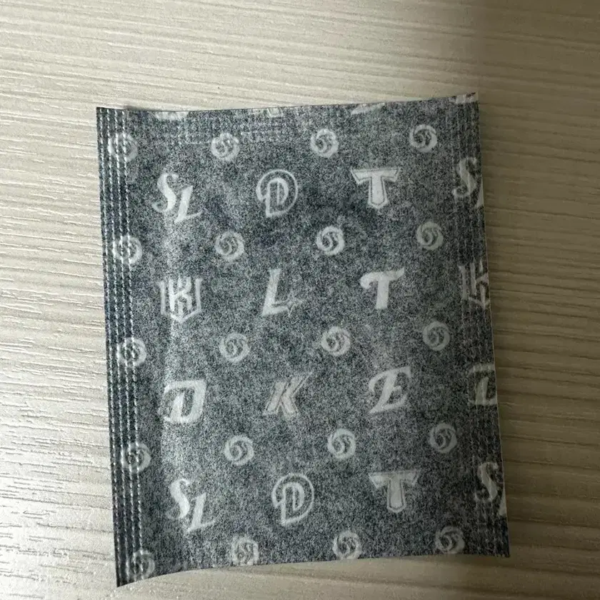 Kia Hyun-jong KBO Bread Tteubusil Sealed on Bunjang Global Site.