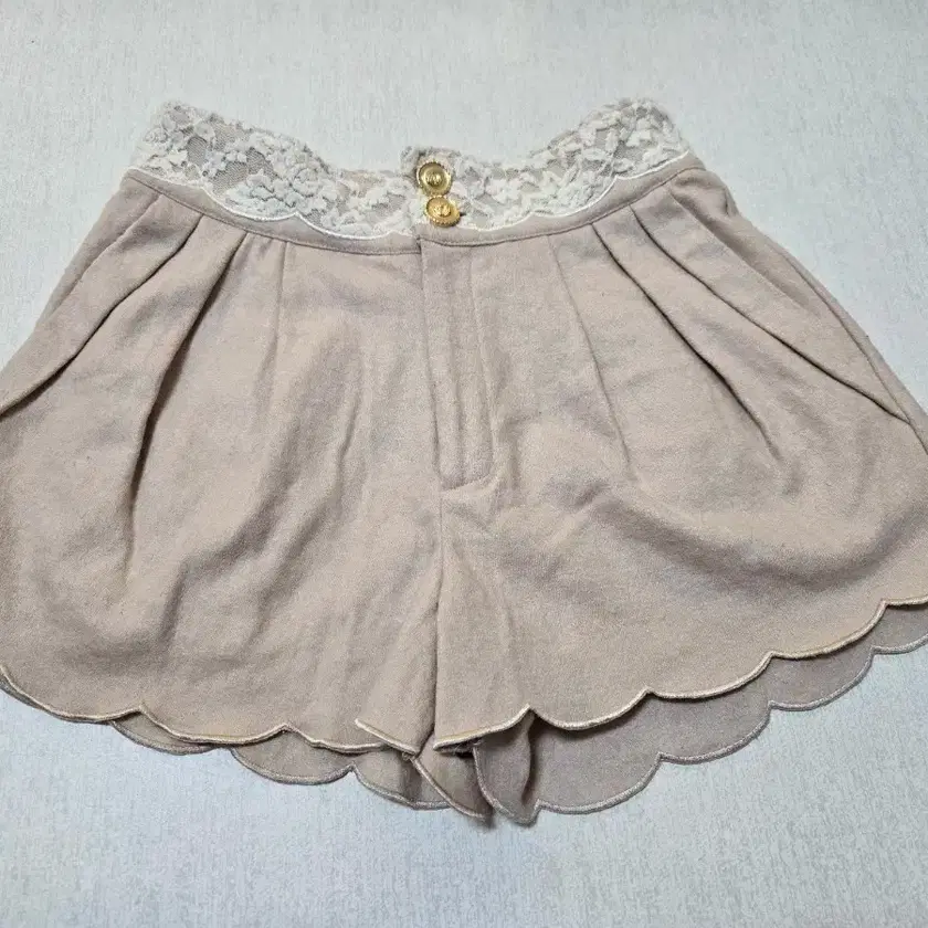 LIZLISA | 리즈리사 Liz Lisa Woolen Shorts 44 Pink Beige on Bunjang Global Site.