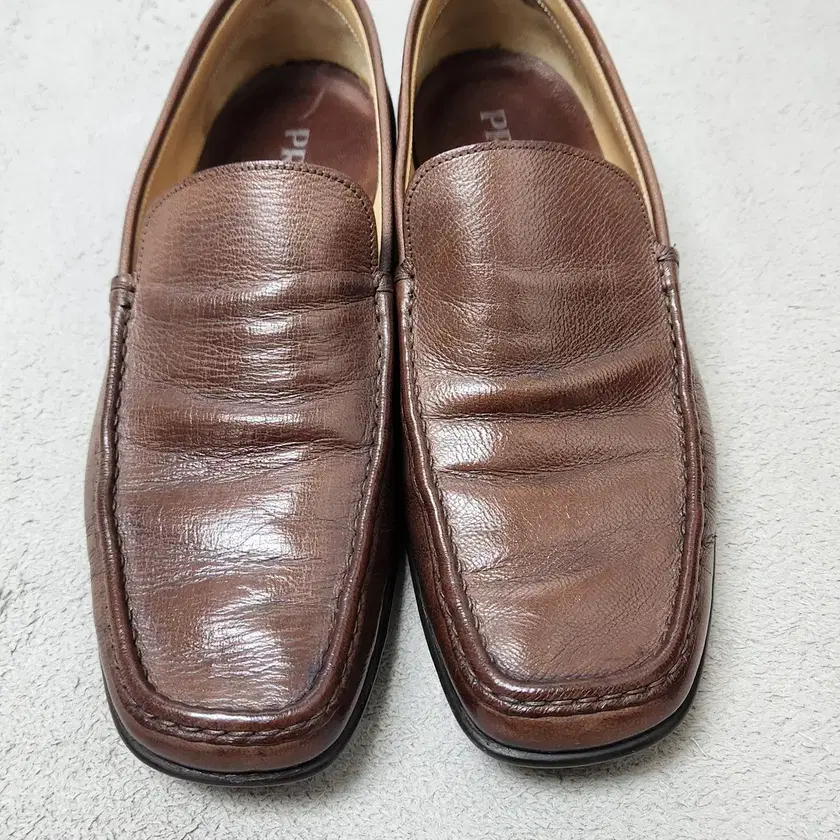 PRADA | 프라다 [285] PRADA Prada loafers for sale. #남자로퍼,#남성로퍼,#명품로퍼 on Bunjang Global Site.