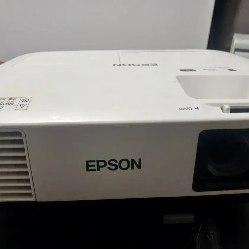 Epson EB-2255U projector on Bunjang Global Site.