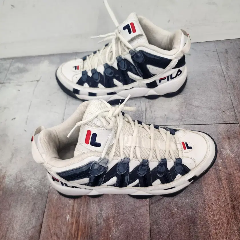 FILA | 휠라 Fila Spaghetti (size 270) #휠라,#휠라270 on Bunjang Global Site.