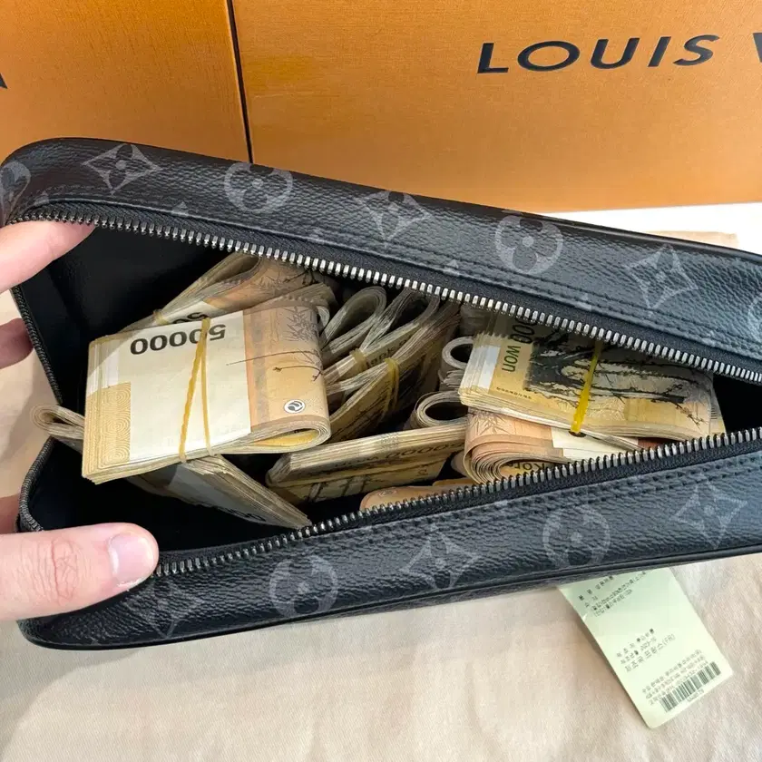 LOUIS VUITTON | 루이비통 [S+ Grade] Louis Vuitton 24SS Eclipse Toilette Pouch GM Clutch #루이비통,#루이비통 ...