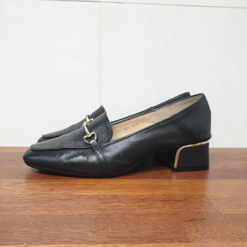 DAKS | 닥스 Ducks Women's Shoes Loafers 235 on Bunjang Global Site.