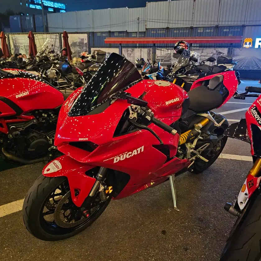 DUCATI | 두카티 Ducati Panigale V2 (4,000 km) on Bunjang Global Site.