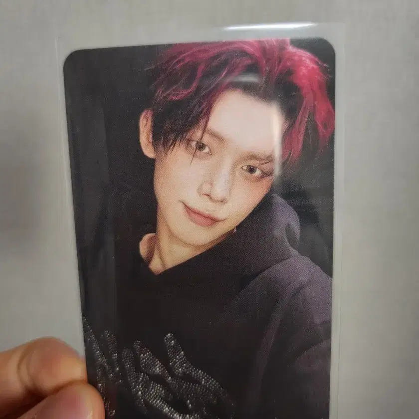 Yeonjun gum photocard on Bunjang Global Site.