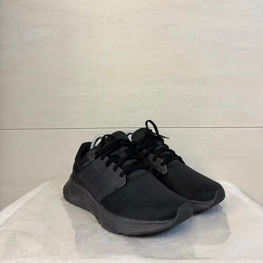 ADIDAS | 아디다스 (260)아디다스 운동화 갤럭시6 런닝화 on Bunjang Global Site.