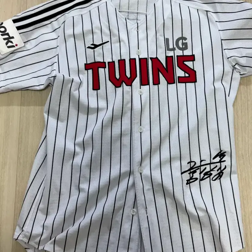 LG Twins 2023 Authentic Home Uniform 120 on Bunjang Global Site.