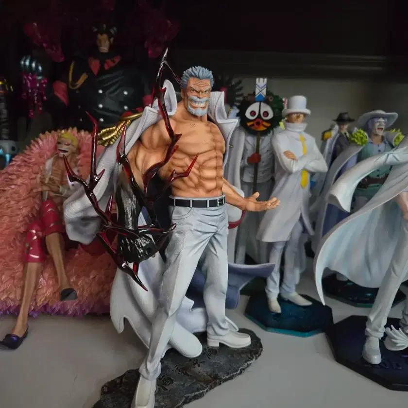 ONEPIECE | 원피스 ONEPIECE Resin Statues TH Navy Lieutenant General Gaff ...