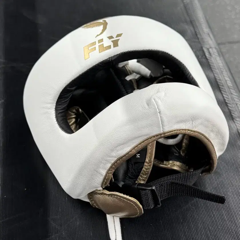 Fly Premium Kobo Protective Headgear size M on Bunjang Global Site.