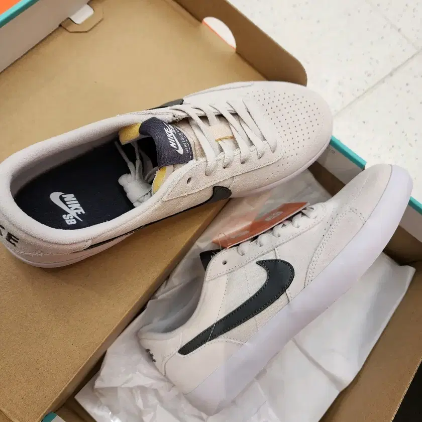 NIKE | 나이키 새상품풀박스 택1 255~295 - 나이키 스케이트보드 스니커즈 운동화 #나이키,#헤리티지,#290,#285,#255 on Bunjang Global Site.