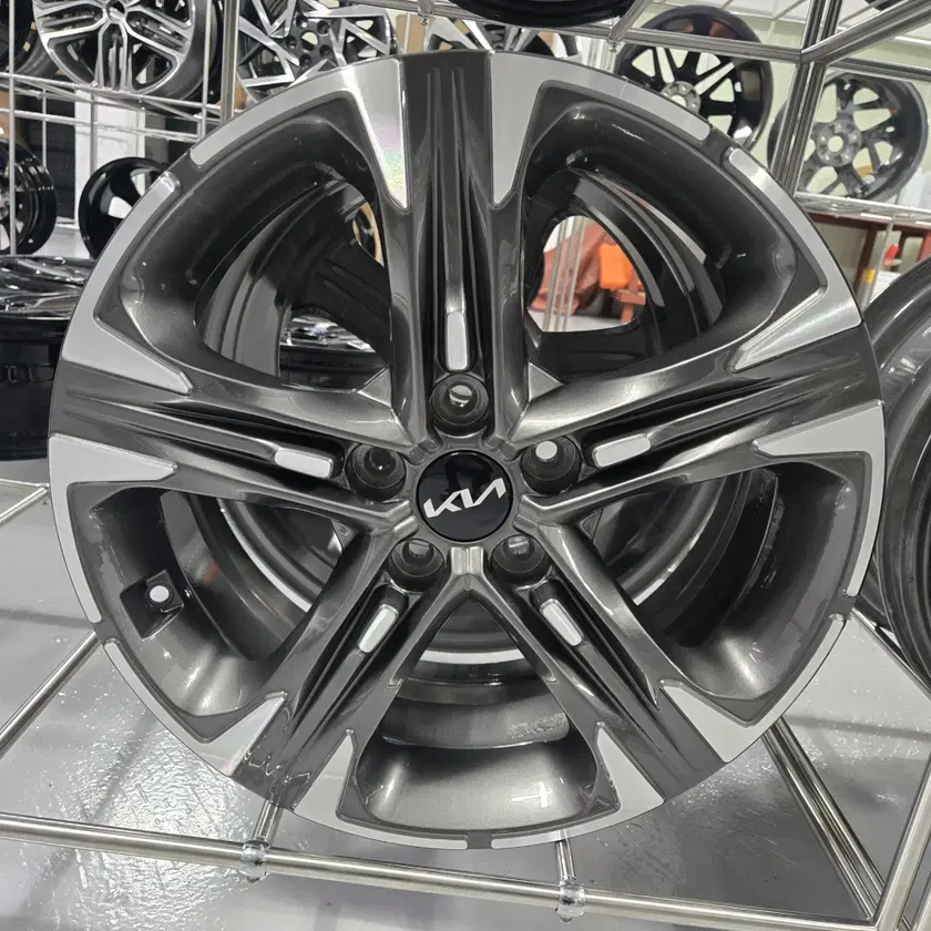 기아 k5 dl3 18인치 4짝 1대분 새상품급 팝니다. on Bunjang Global Site.