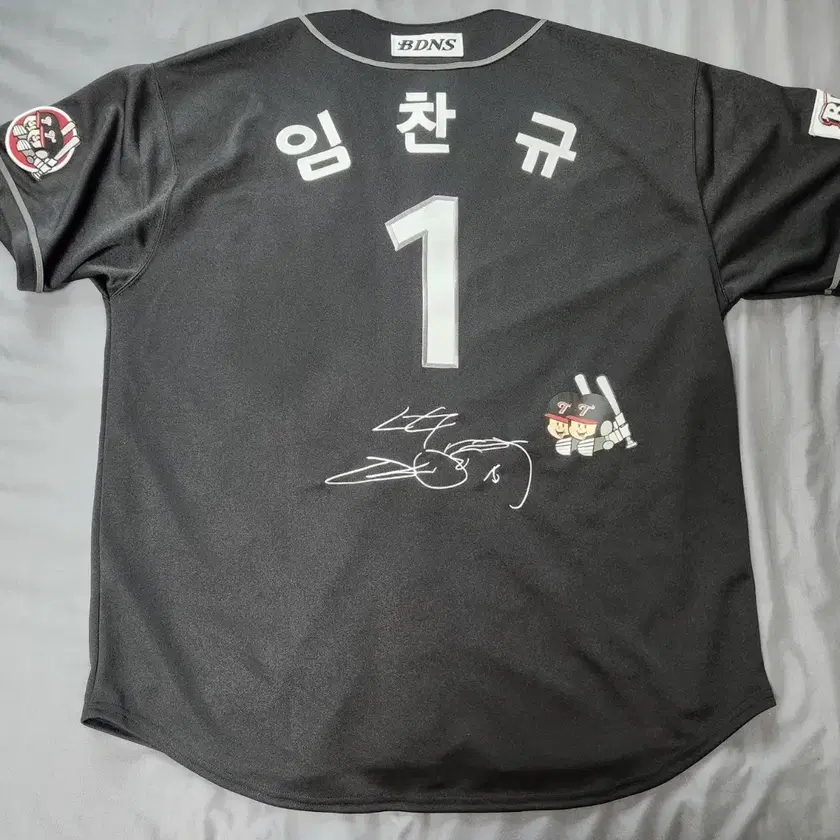 LG Twins Im Chan-kyu Signed Bbadders Uniform (XXL) on Bunjang Global Site.