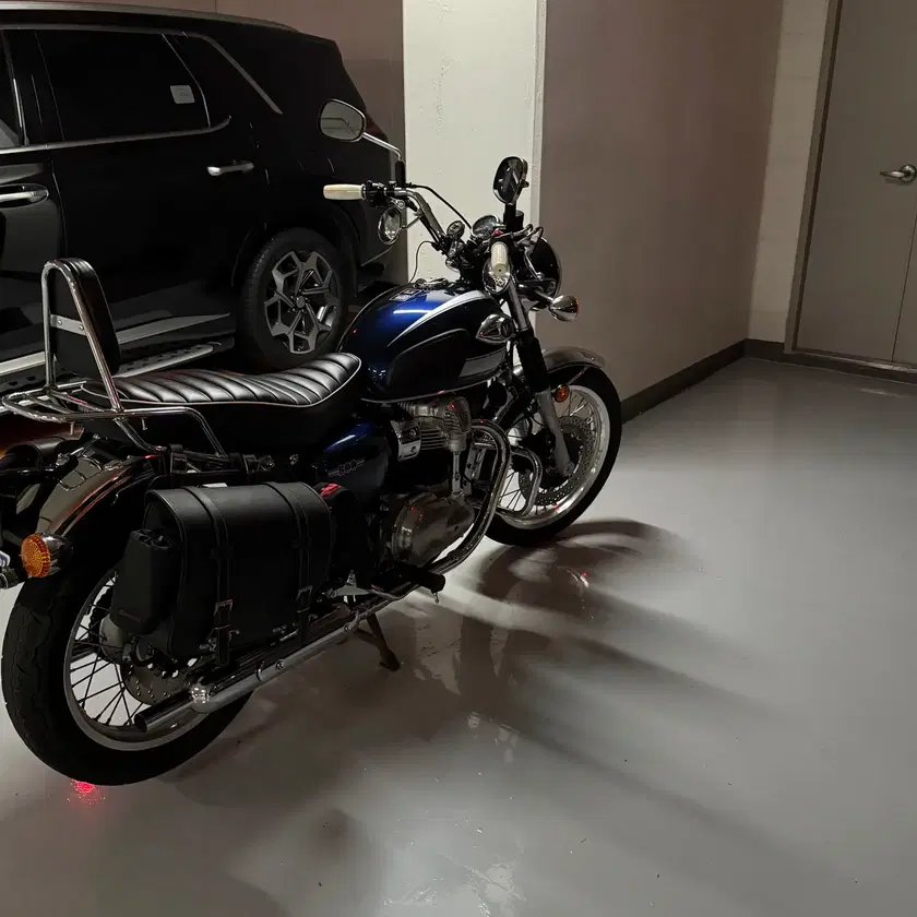 21 year W800 (seesaw gear, tubeless conversion) #W800,#떱팔,#가와사키w800 on Bunjang Global Site.