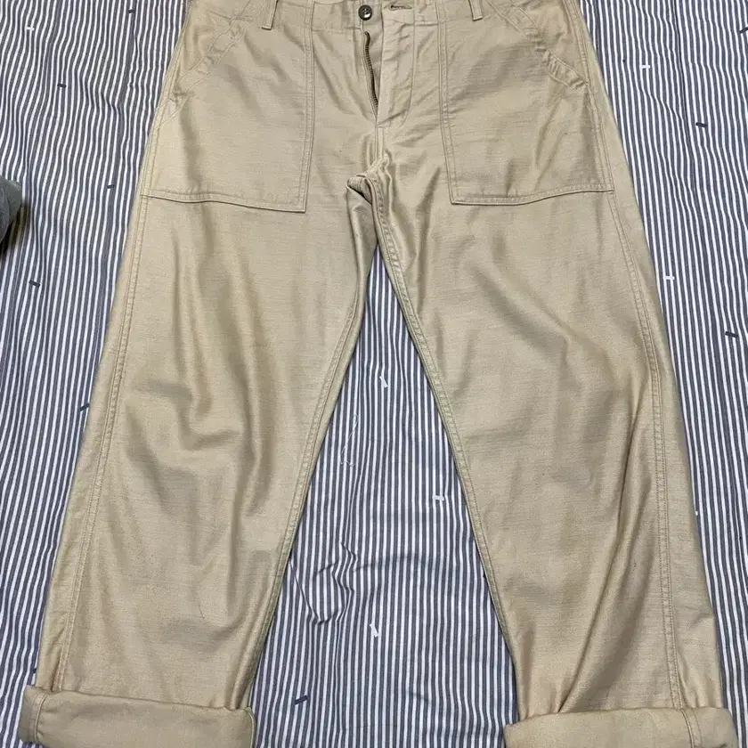 Pherrow's fatigue pants size 34 on Bunjang Global Site.