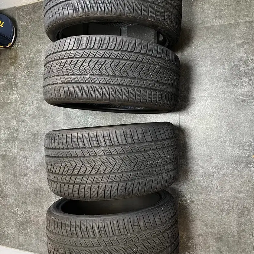 22-inch Pirelli Scorpion winter tire on Bunjang Global Site.