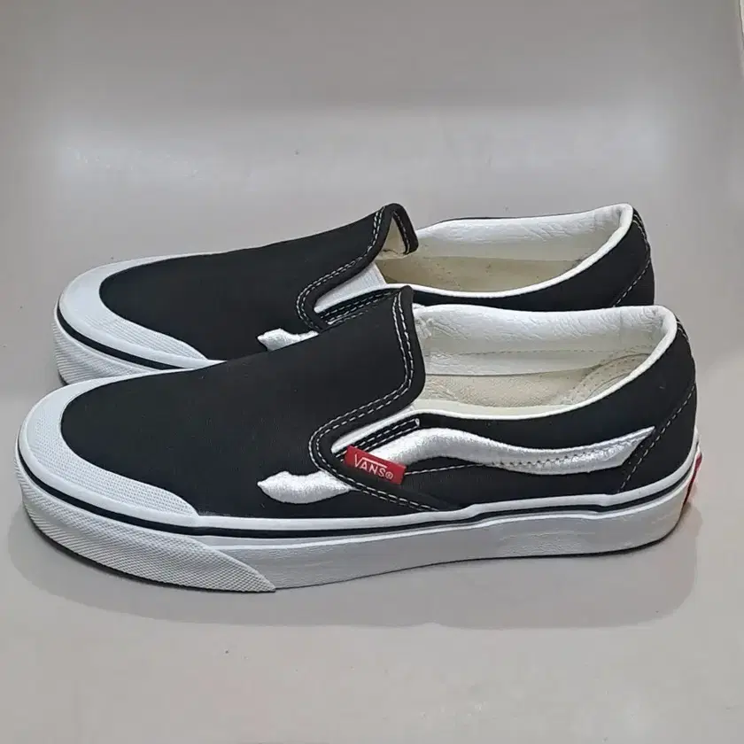 VANS | 반스 Vans Women's Classic Slip-On Laceless Health Sneakers 225 #반스 ...