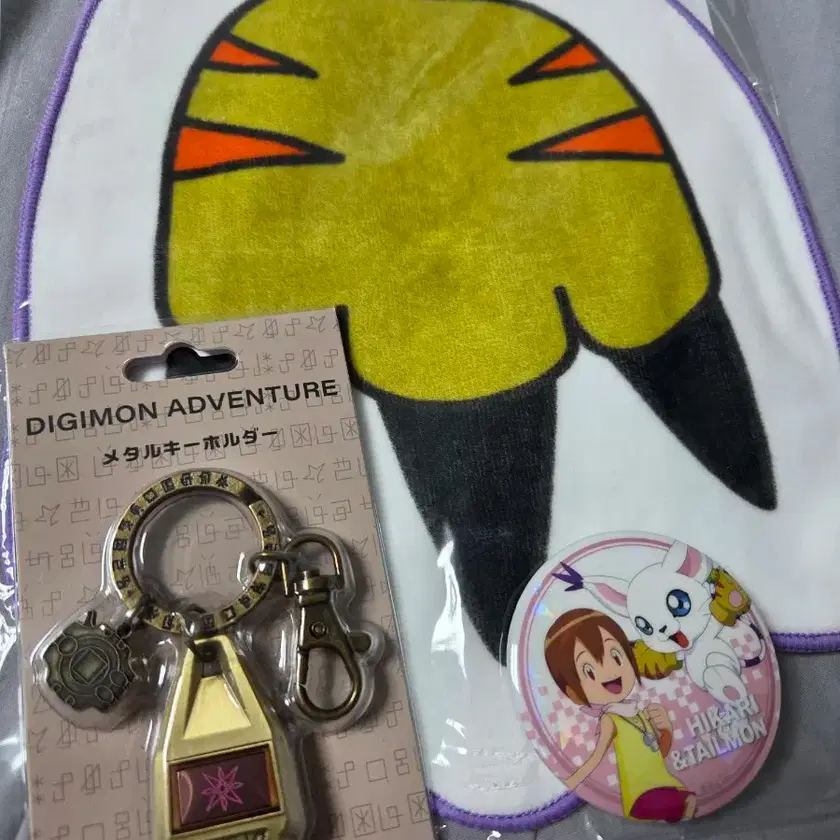 Digimon Crest Metal Keyring Crest of Light Kari Yagami Gatomon Set on ...