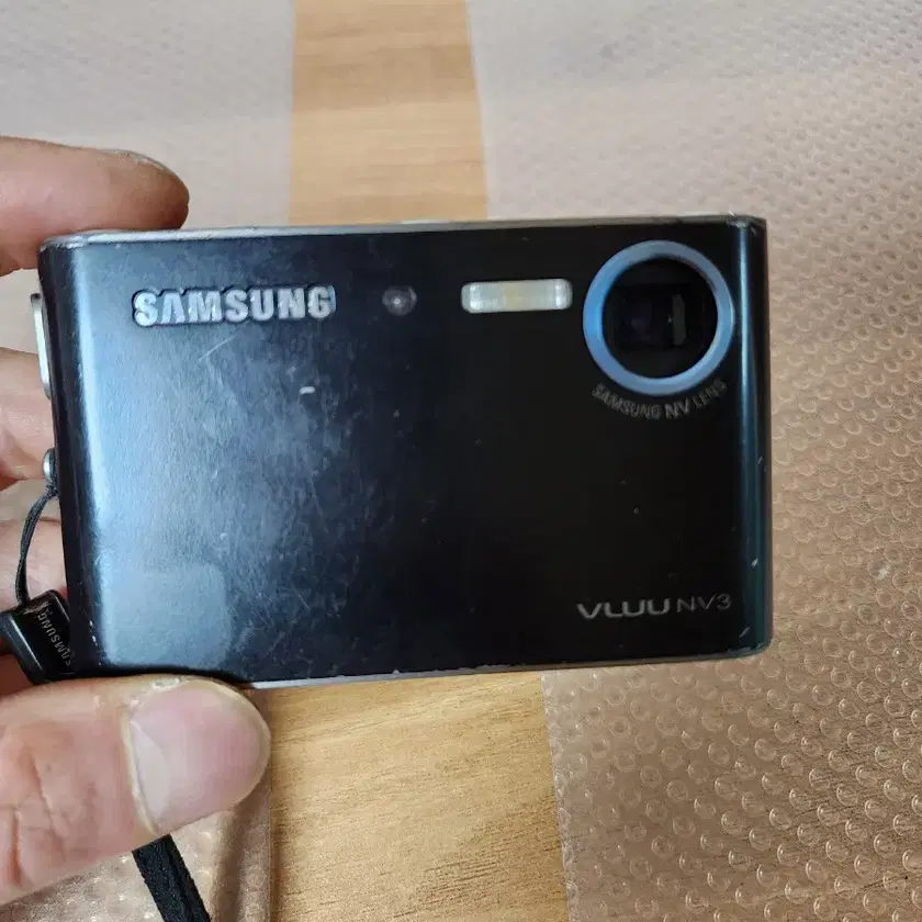 SAMSUNG | 삼성 Samsung VLUU NV3 Digital Camera on Bunjang Global Site.