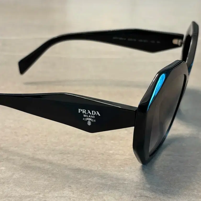 PRADA | 프라다 Prada Sunglasses on Bunjang Global Site.