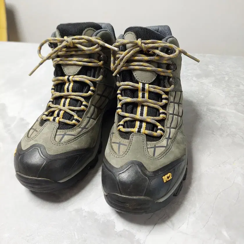 K2 Gore-Tex Hiking & Trekking Shoes on Bunjang Global Site.