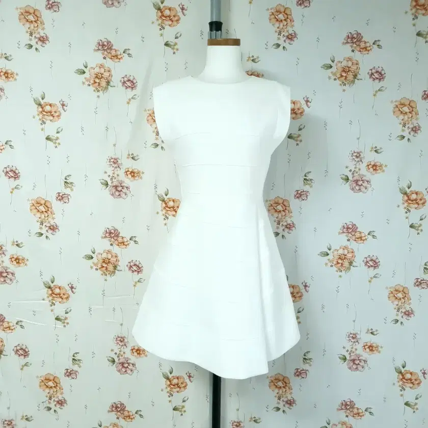 SJSJ 55) Sjsj Onepiece #SJSJ,#원피스,#55 on Bunjang Global Site.