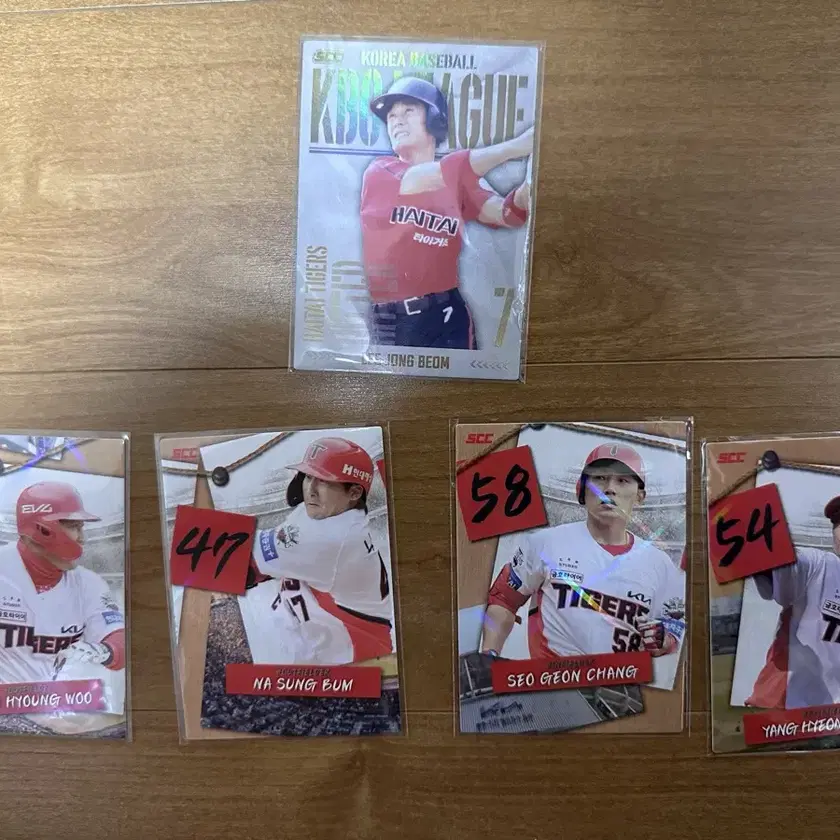 KBO 기아 포카(김도영,박찬호,김선빈 등) 띠부씰(호걸이,최형우 등) #크보,#띠부실,#띠부띠부,#야구,#야구빵 on Bunjang Global Site.