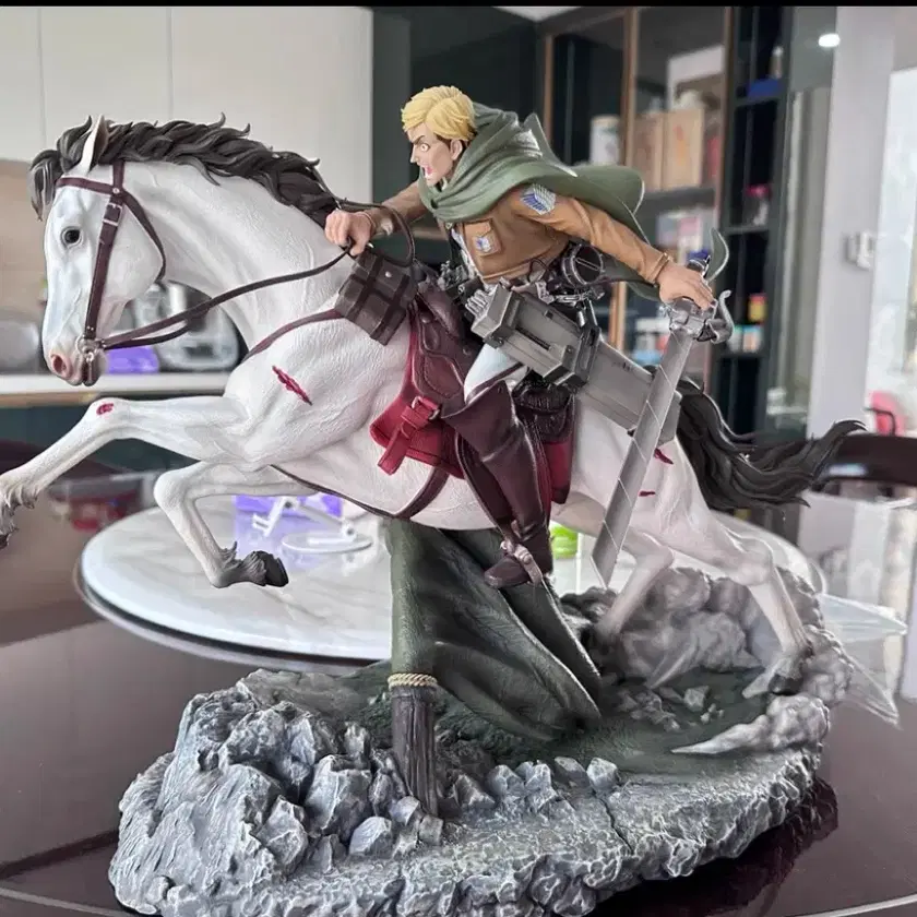 ATTACK ON TITAN | 진격의 거인 Attack on Titan Chikara Erwin Commander Resin ...