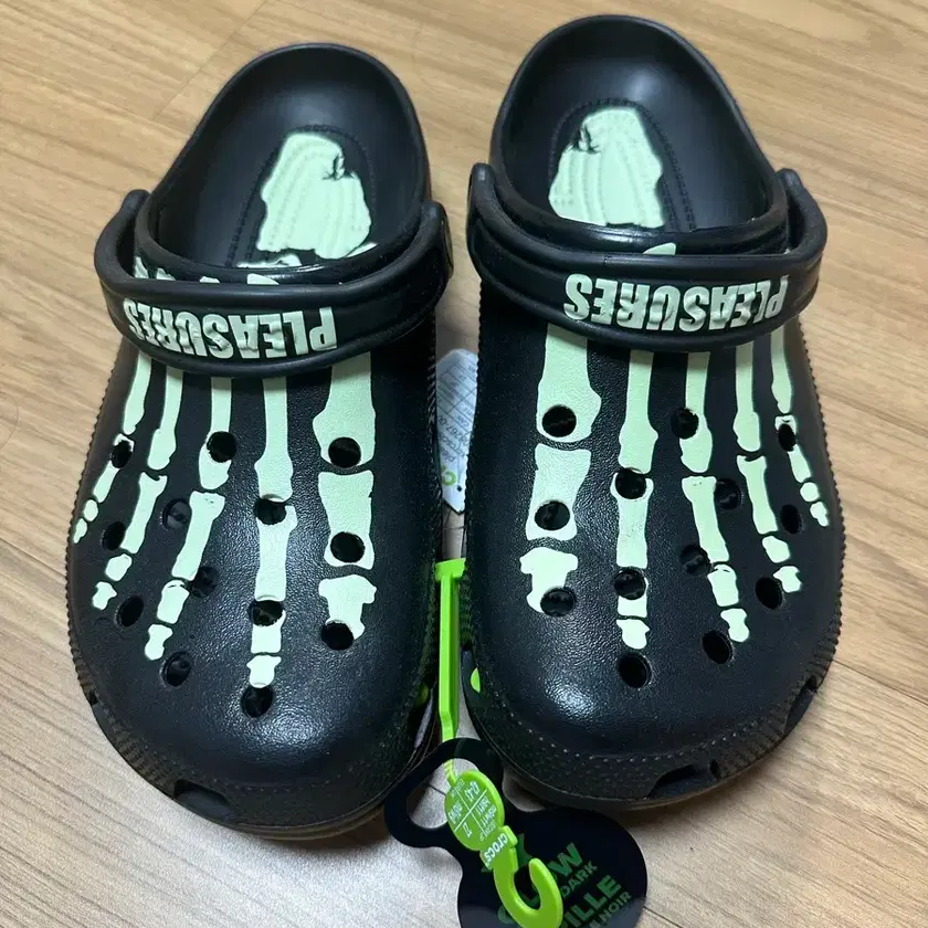 CROCS | 크록스 Crocs X Pleasures Clog Black Size 270 on Bunjang Global Site.