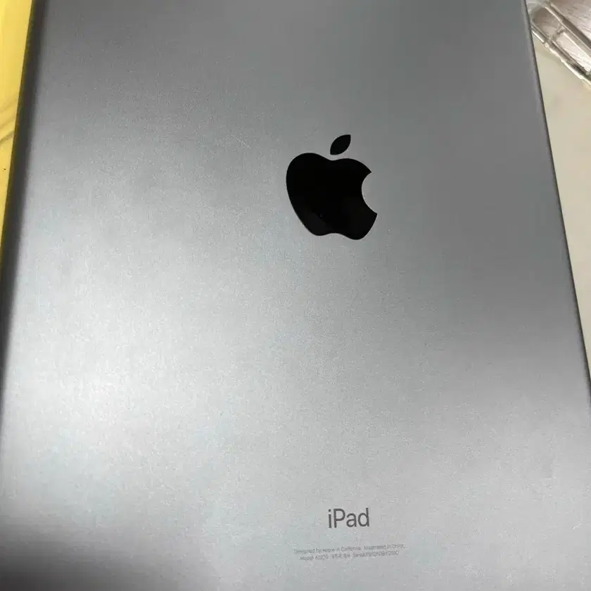 APPLE | 애플 iPad 8th generation screen damage on Bunjang Global Site.