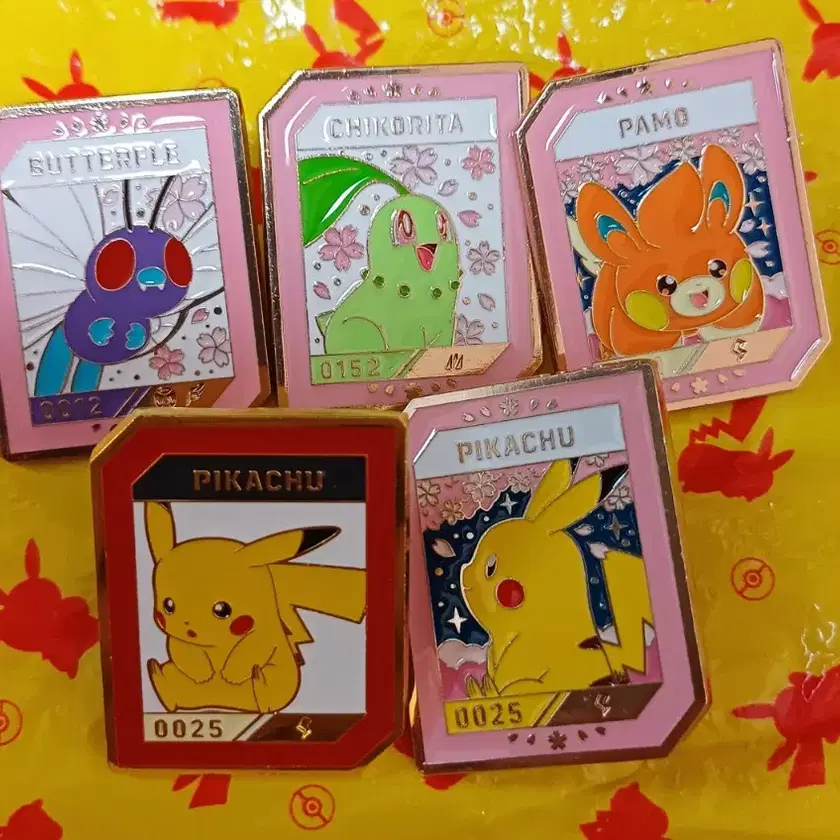 POKÉMON | 포켓몬스터 Pokemon Isaac Isaac Toast Badge Pikachu Pawmo Chikorita ...